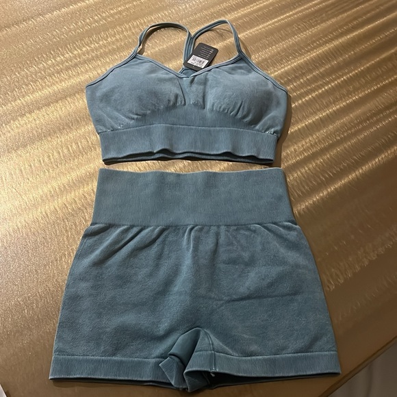 Tops | Nwt Hunter Green Workout Set | Poshmark